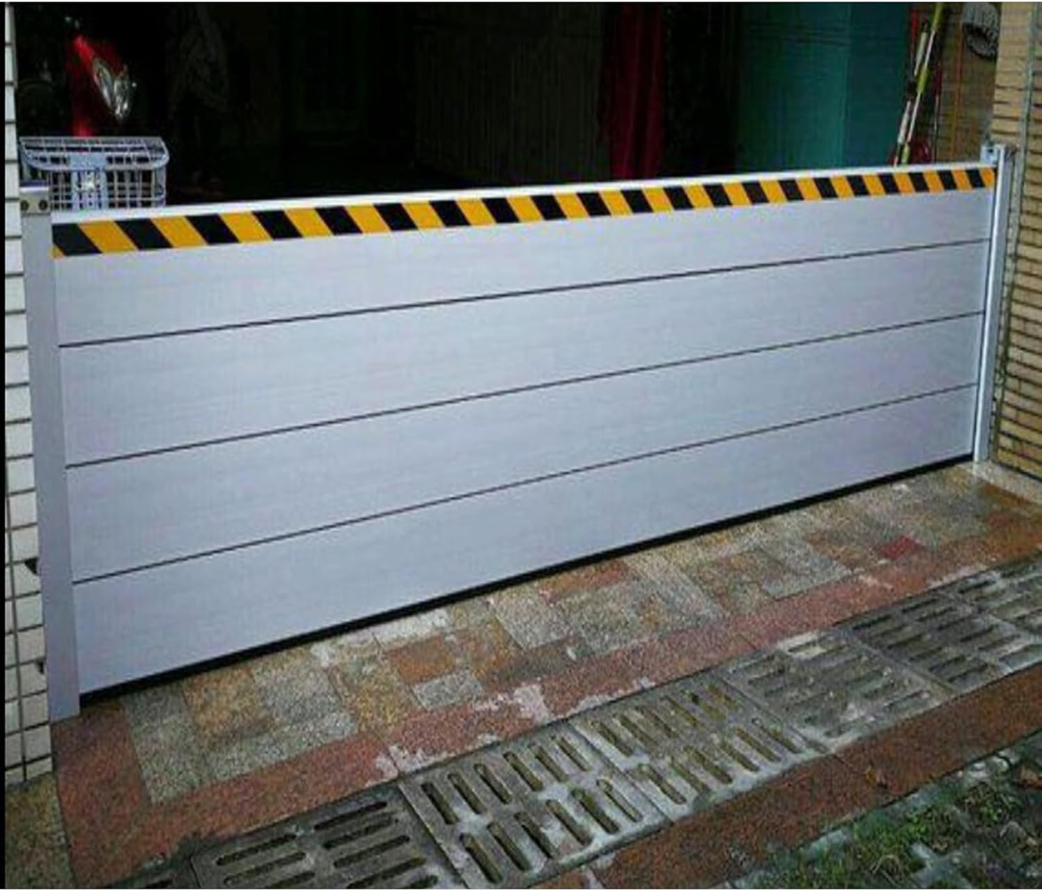 Garage Front Door Flood Wall Barrier 31.5in High, Dam Flood Proof ...