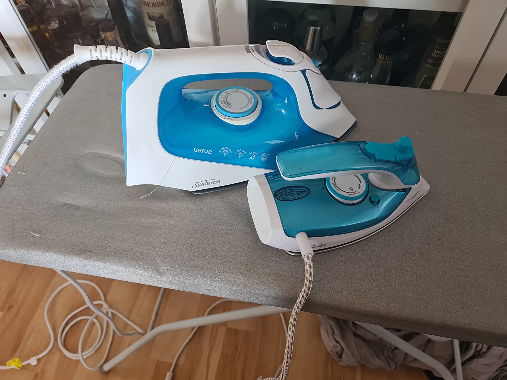 Sunbeam Pro Steam Compact Iron Travel Iron Foldable Handle Dual Voltage ...