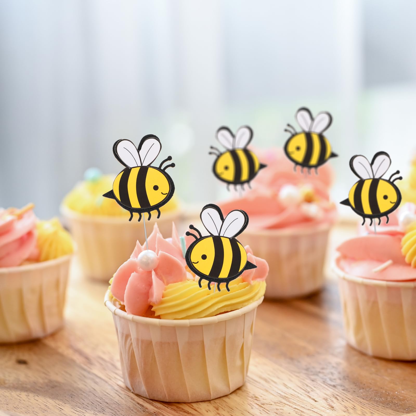 Bumble bee wedding cake toppers | Beachweddingtips.com