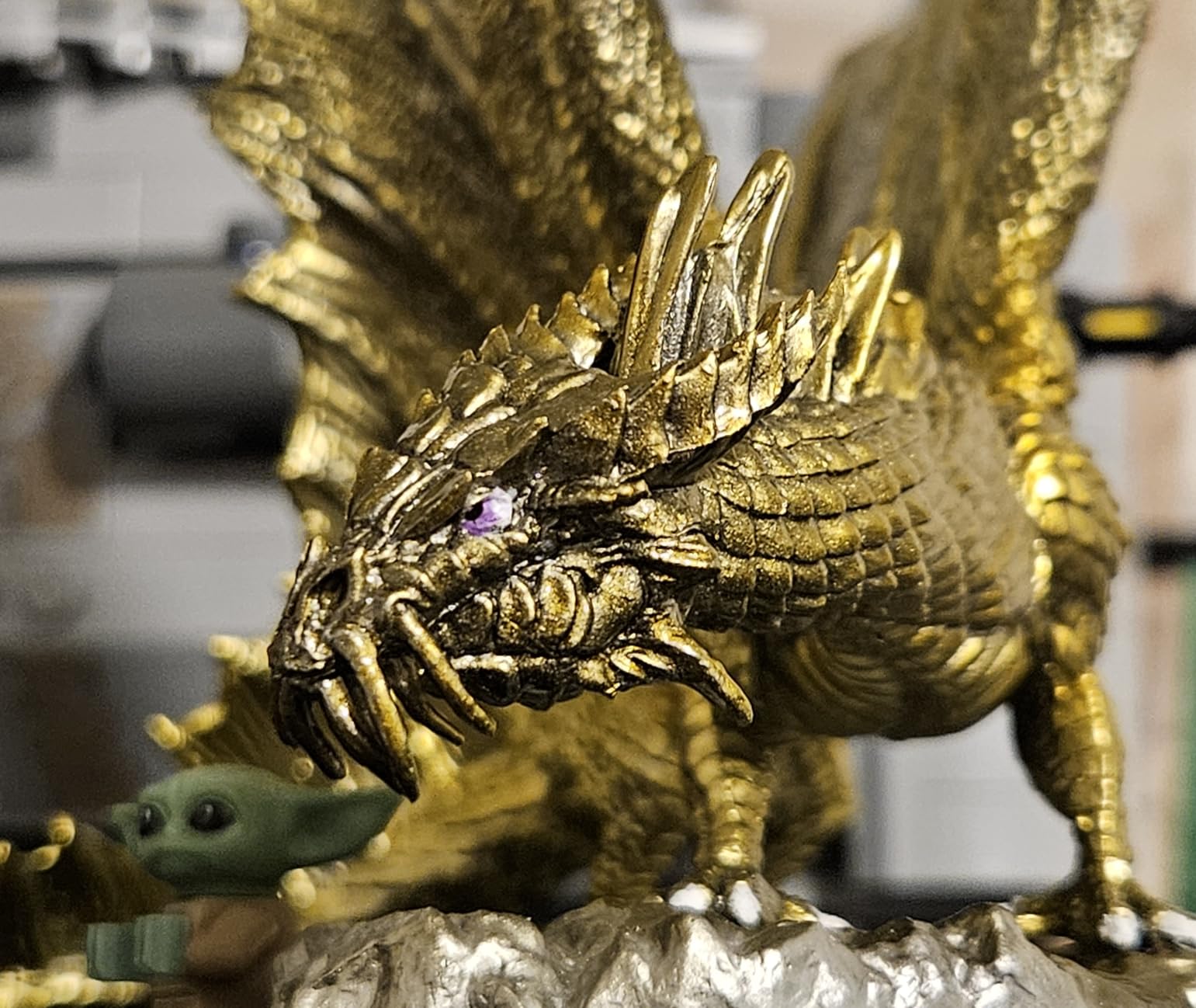 Amazon.com: D&D Nolzur's Marvelous Miniatures: Young Gold Dragon : Toys ...