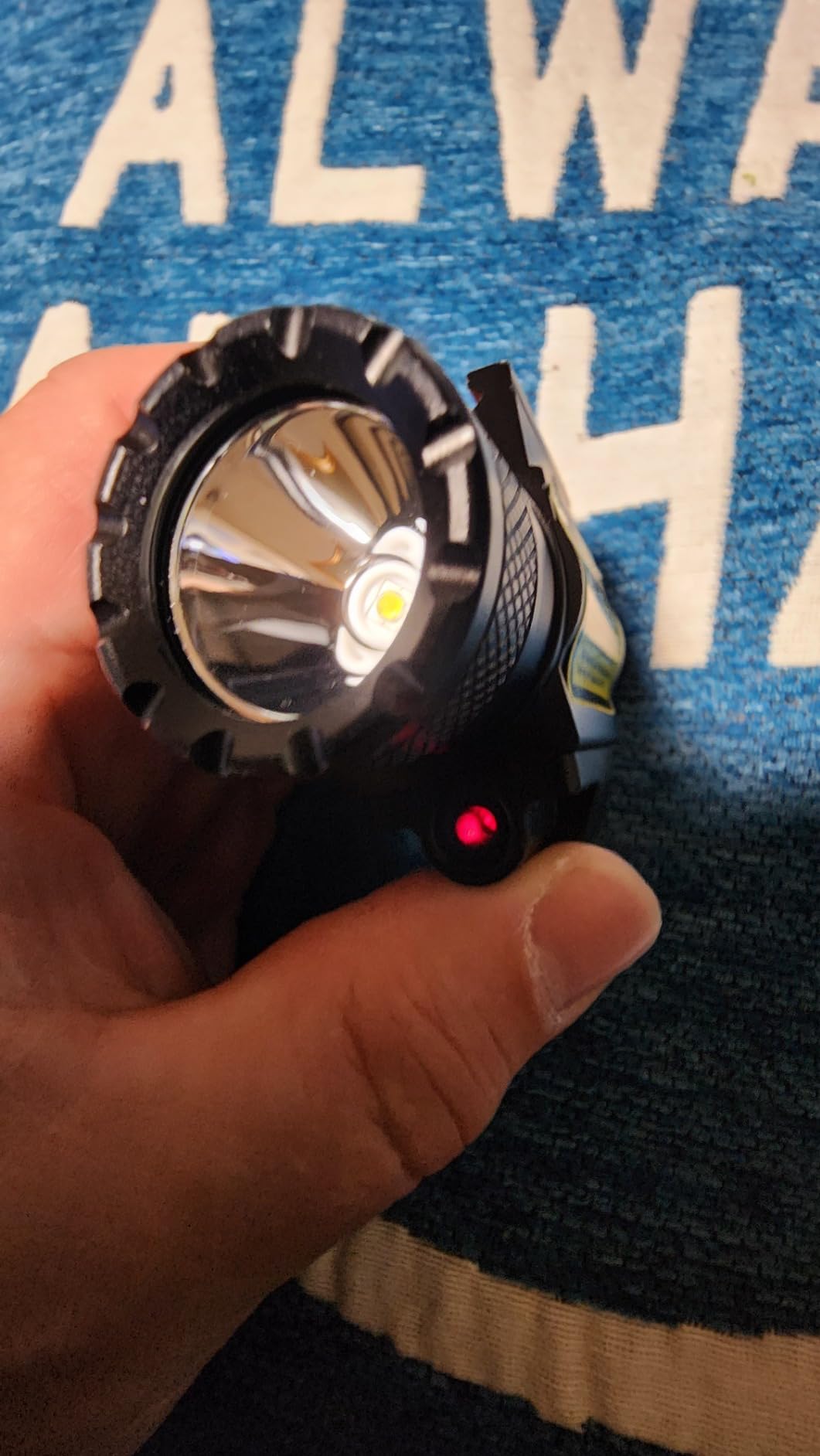 Amazon.co.jp: EWORK ピストルライト 800ルーメン 武器ライト ピカティニーレールマウント レッドレーザーライトコンボ ピストル&拳銃用タクティカルライト : スポーツ＆アウトドア