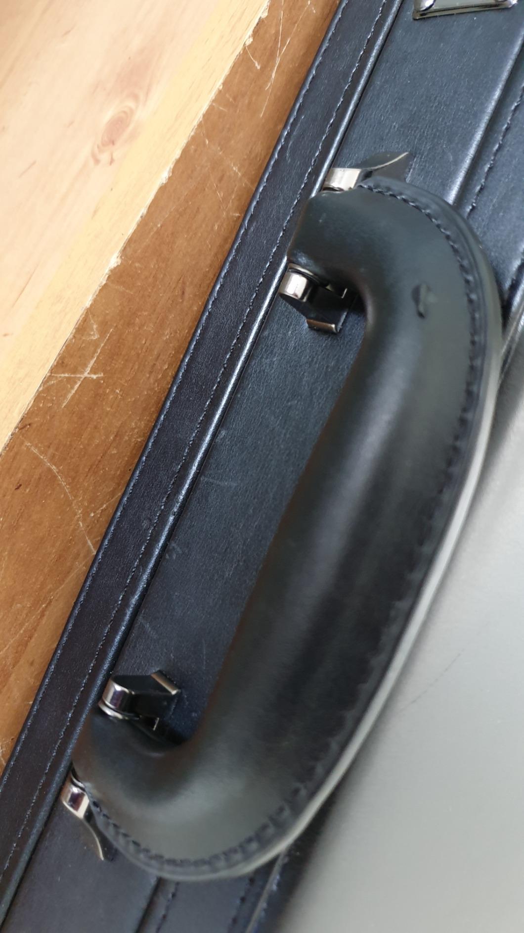 Samsonite Bonded Leather Attache 15.6, Black, 18", Casual : Amazon.com ...