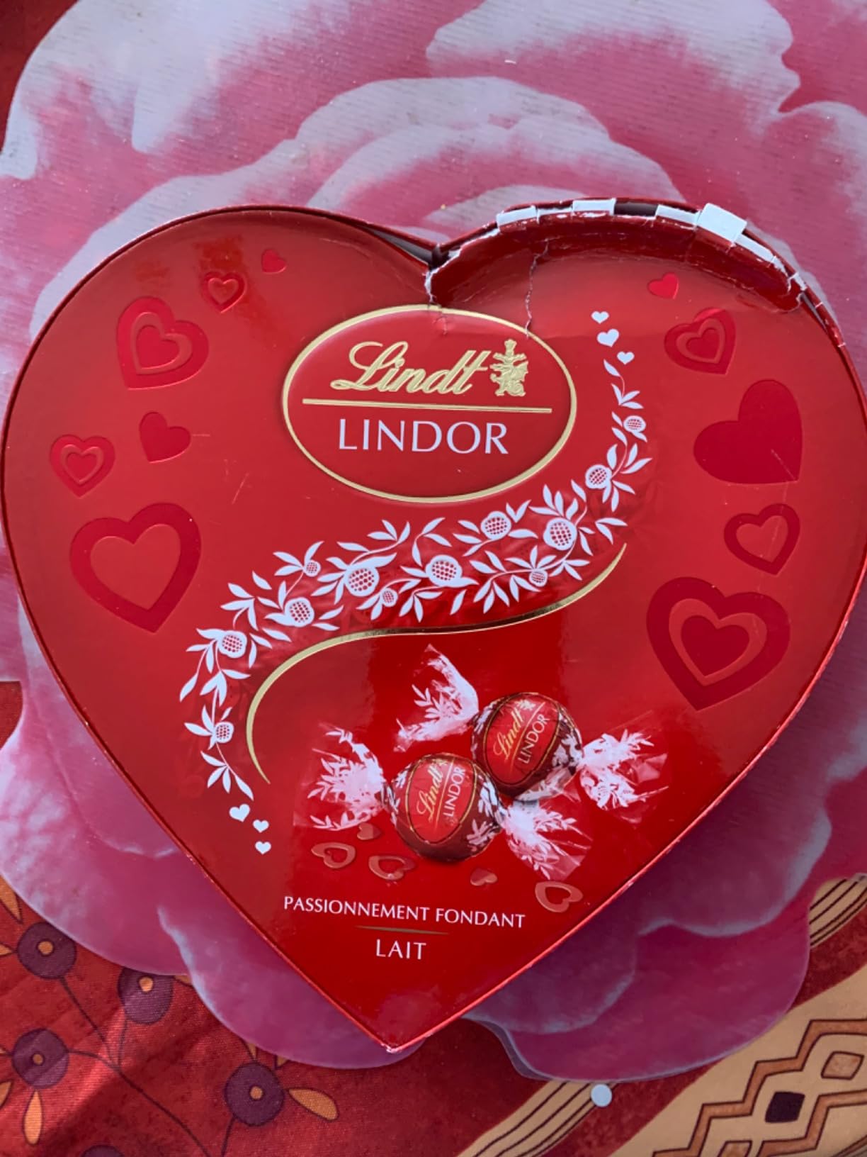 Lindt - Boîte Cœur LINDOR - Chocolat au Lait, Noir et Blanc - Cœur ...