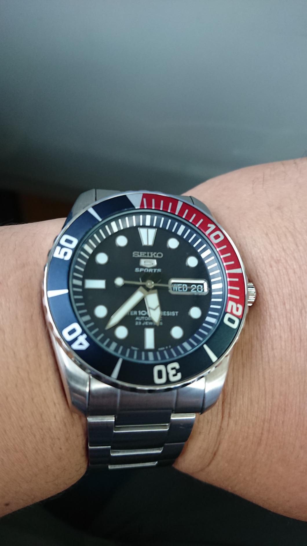 Amazon.co.jp: [セイコー] SEIKO 5 スポーツ SNZF15K1 [逆輸入品] : ファッション