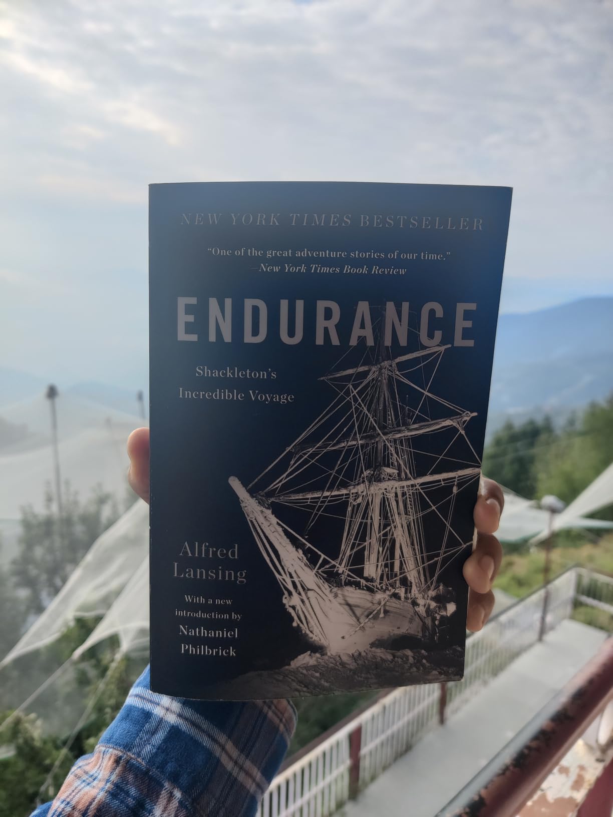 Endurance: Shackleton's Incredible Voyage : Lansing, Alfred: Amazon.in ...