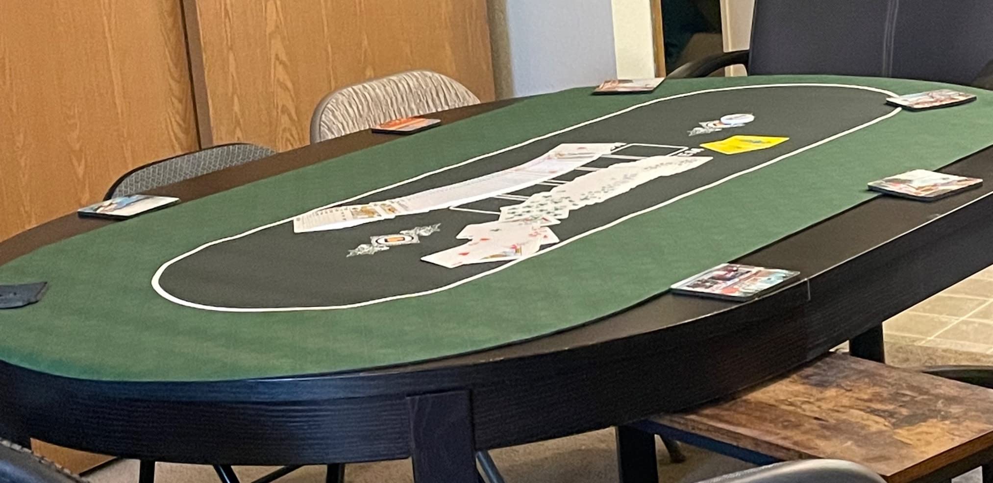 Amazon.com: GAMELAND 70 x 35 Inch Texas Hold'em Poker Mat Portable ...