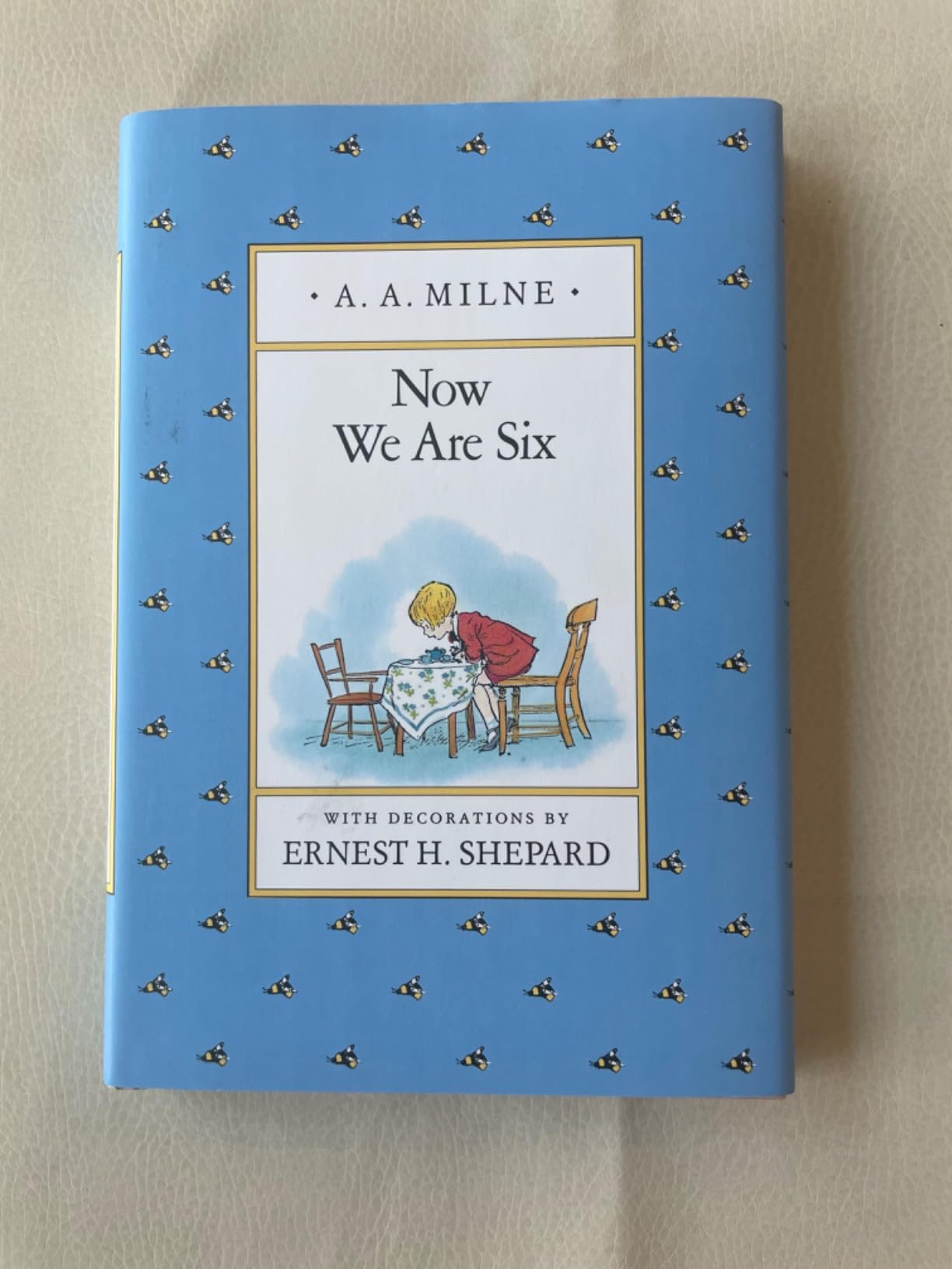 Now We Are Six Deluxe Edition: Milne, A.A.: Amazon.com: Books