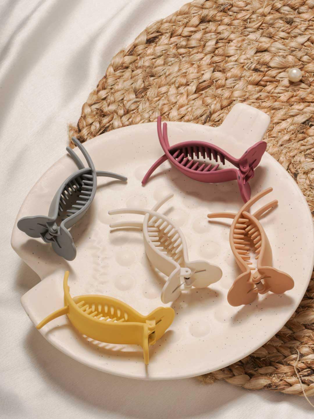 BLINGTALES Trendy Fish Hair Clutcher for Girls | Medium Matte Hair Claw ...