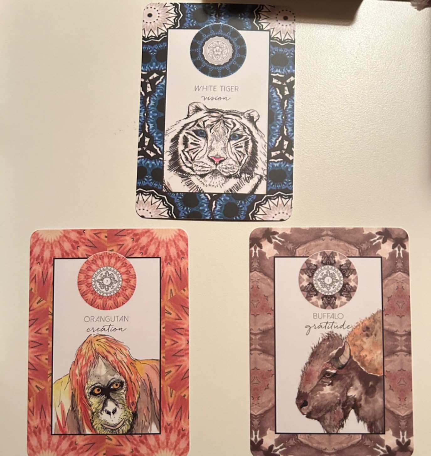 Amazon.co.jp: 【日本語版】アニマルキンオラクル 日本語版解説書付き ANIMAL KIN ORACLE 動物 オラクルカード ...