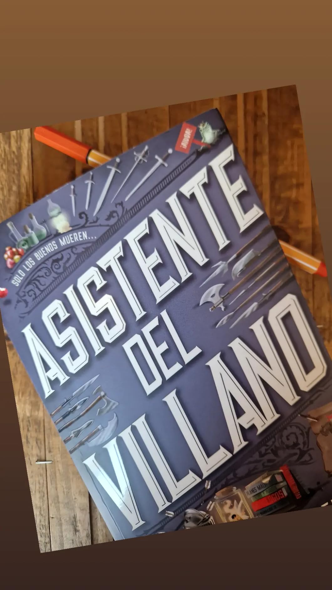 Asistente del villano (Faeris Editorial) : Maehrer, Hannah Nicole ...