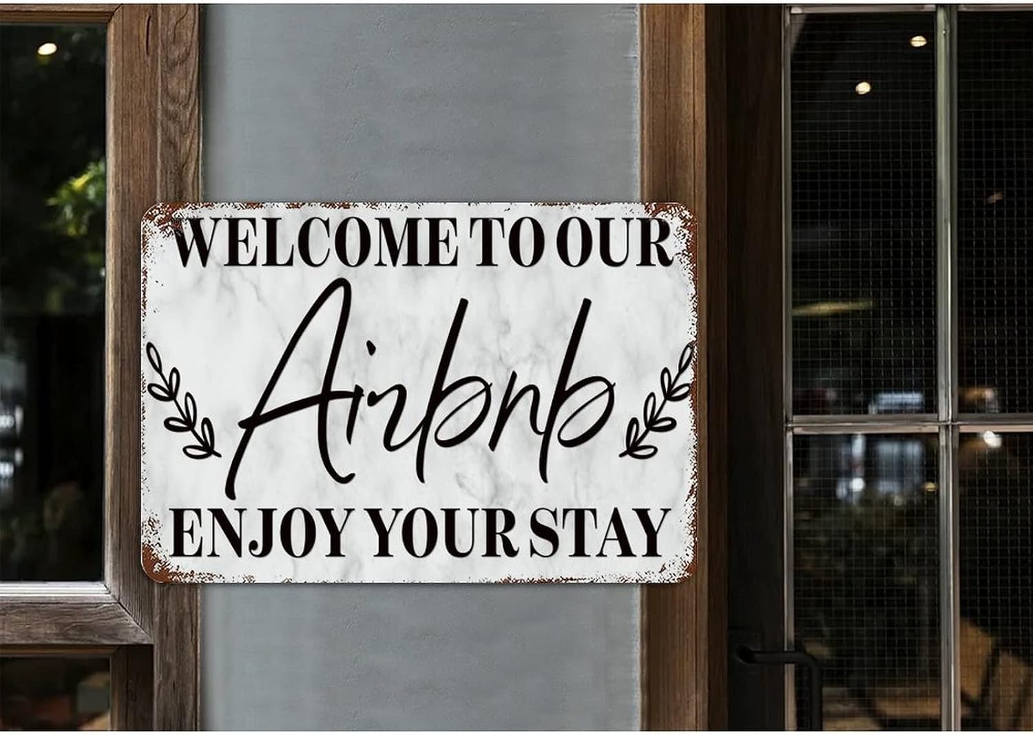 Letrero de metal con texto en inglés «Welcome to Our Airbnb Enjoy Your ...