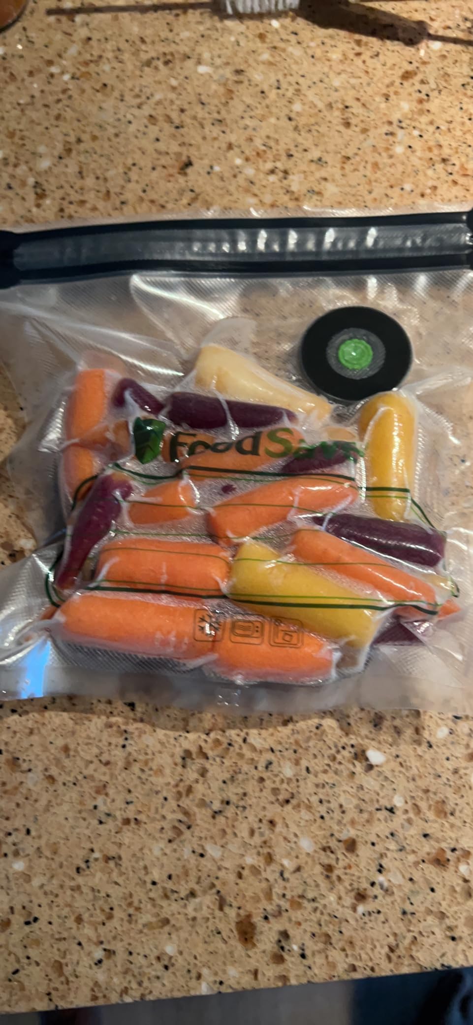 Amazon.com: FoodSaver Reusable Quart Vacuum Zipper Bags, for Use with ...