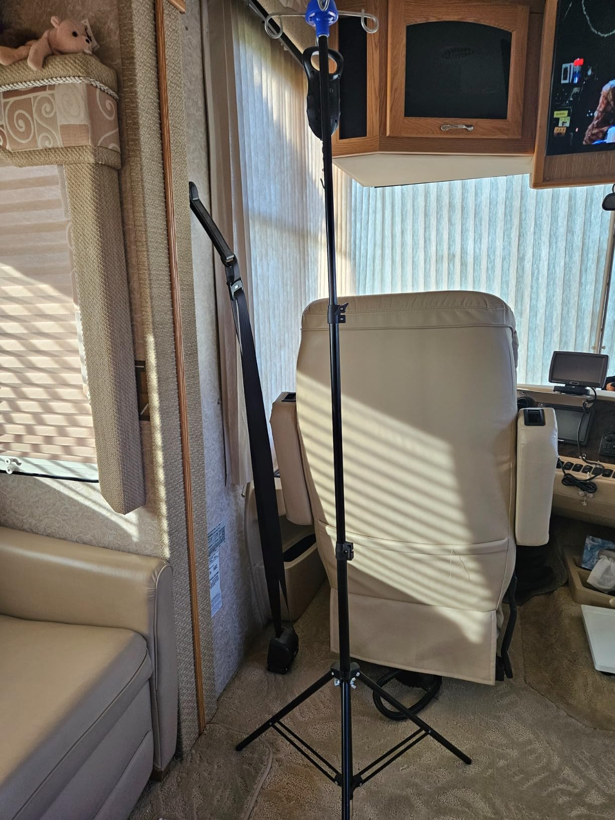 Portable IV Pole, 4 Hook 3 Leg Drip Bag Stand, Portable Collapsible IV ...