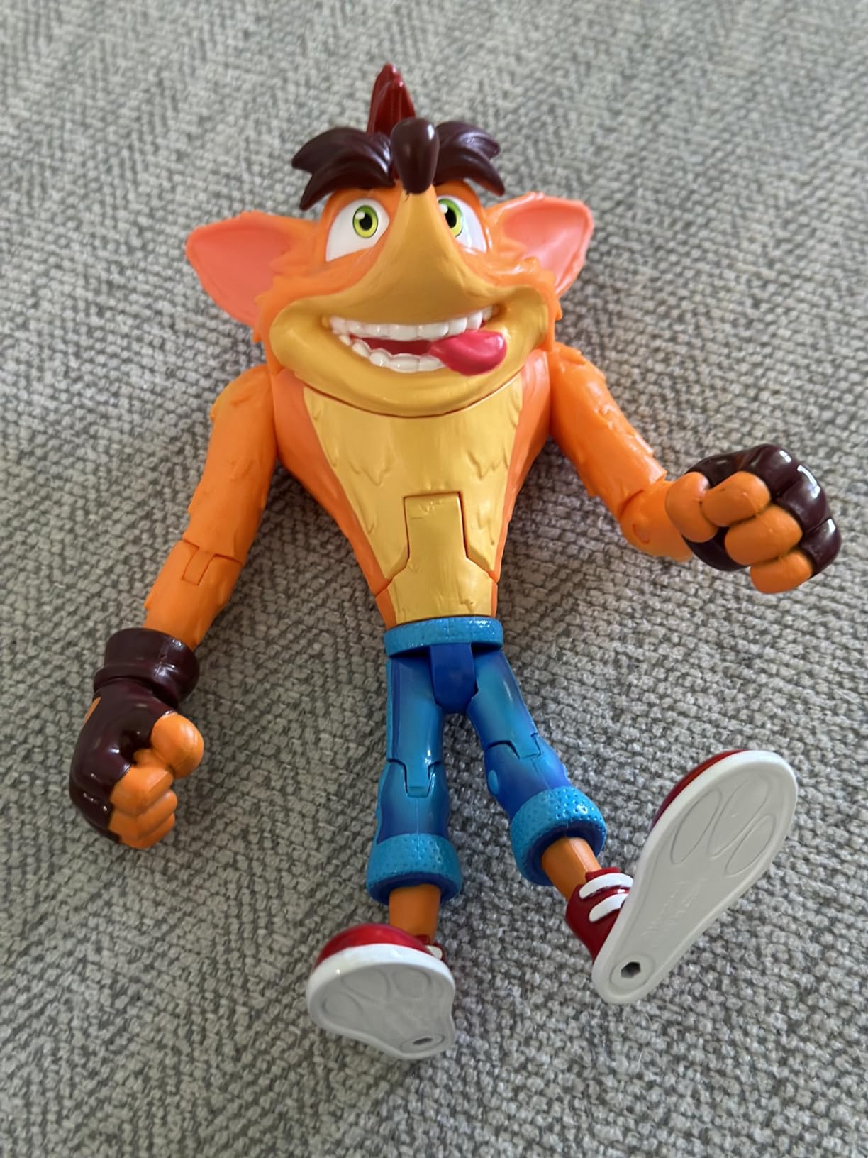 Amazon.com: Crash Bandicoot Bandai Deluxe Edition Action Figure | 16 ...