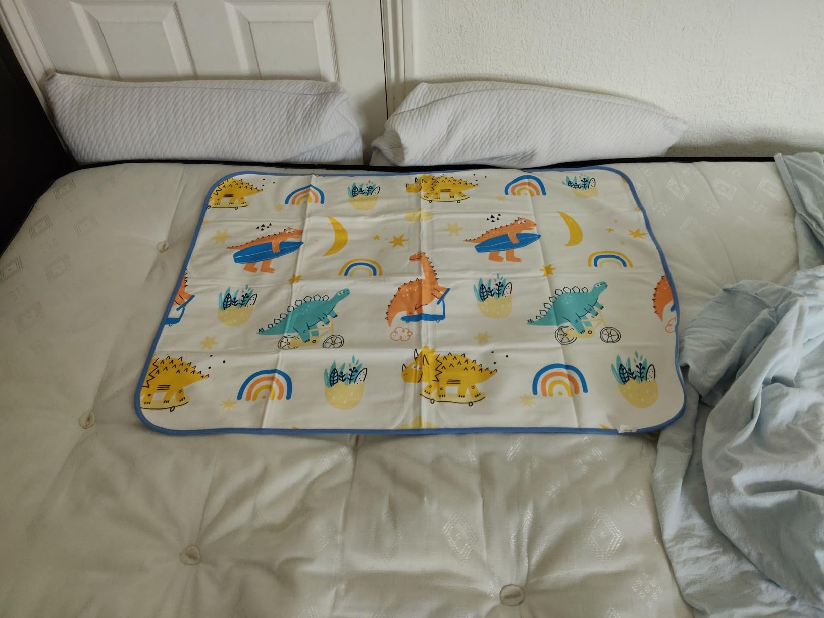 70 cm * 90 cm Potty Training Bed Pads, Waterproof Bed Wetting Mattress ...