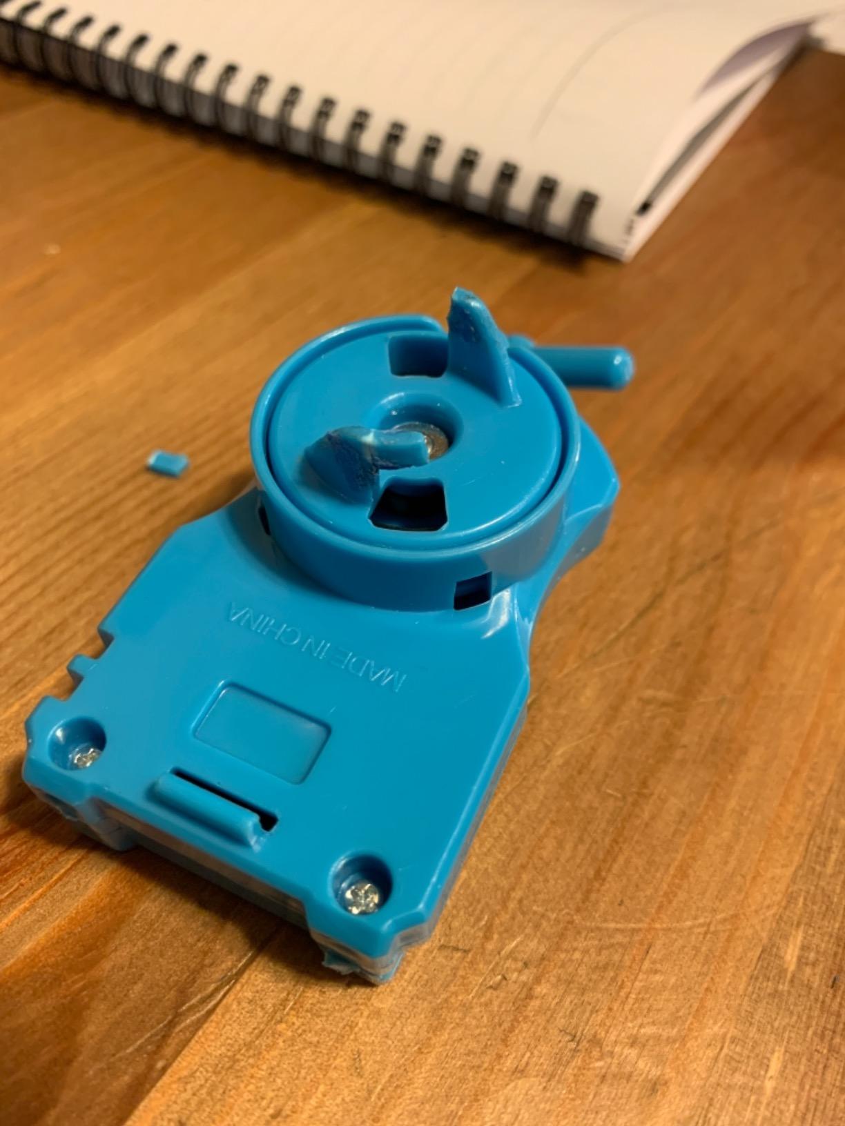 Amazon.com: Hvops Battling Tops 金屬融合入門組 附 4D 啟動器握把爆裂戰鬥組 裝在收納盒 : 玩具和遊戲