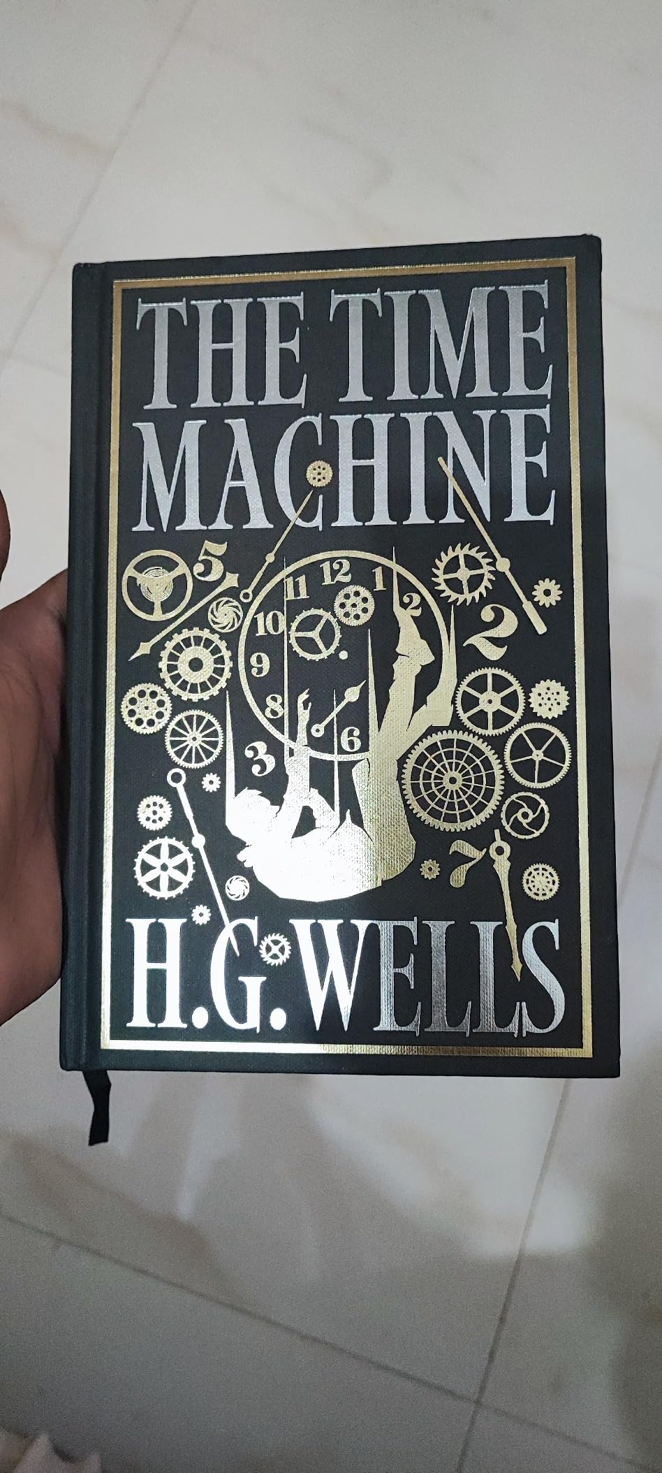 The Time Machine (Deluxe Hardbound Edition) : H.G. Wells: Amazon.in: Books
