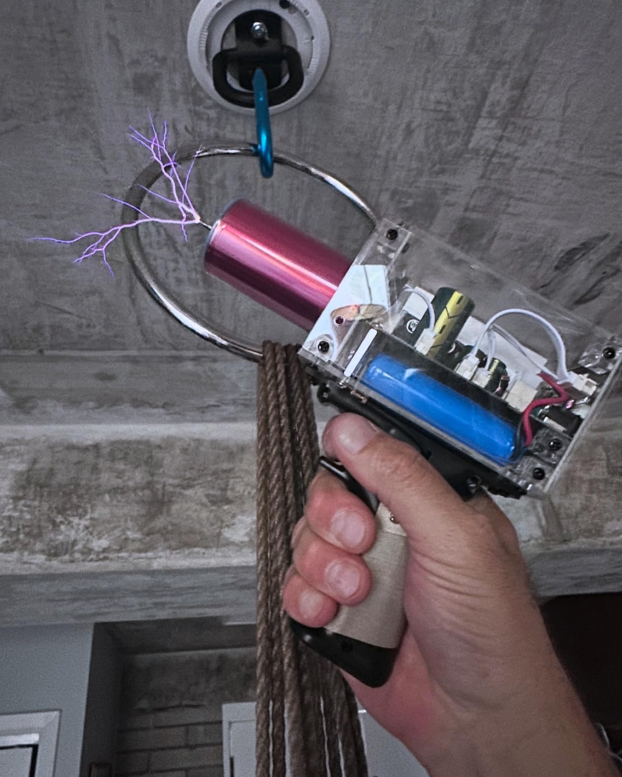 Amazon.com: Tesla Coil Handheld Gun, Artificial Lightning, Portable ...