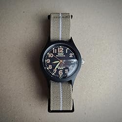 Amazon | [キューアンドキュー] 腕時計 アナログ ソーラー 防水 ナイロンベルト 白 文字盤 H062-004 メンズ カーキ | 腕時計 | ファッション 通販