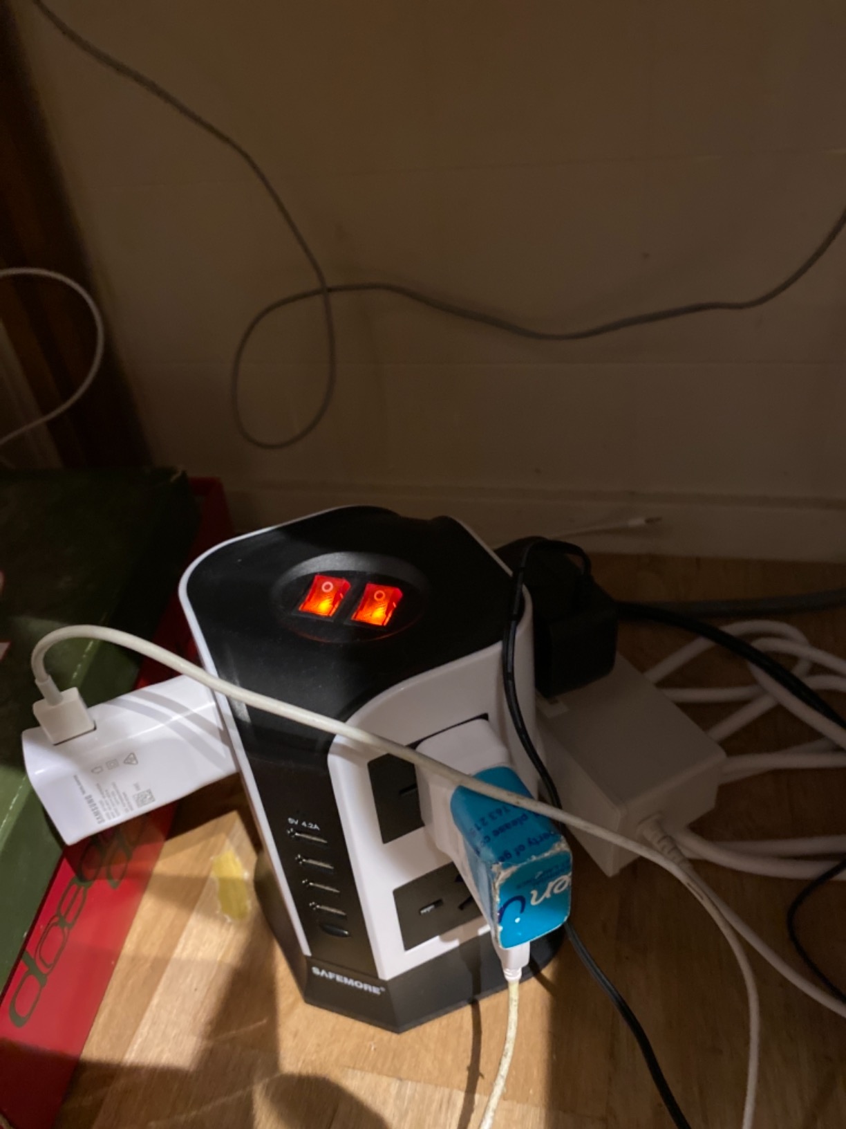 Compact Vertical Power Board with 4 USB Ports and 8 Plugs, White and ...