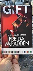 Amazon.com: The Gift: A Christmas Thriller Short Story eBook : McFadden, Freida: Kindle Store