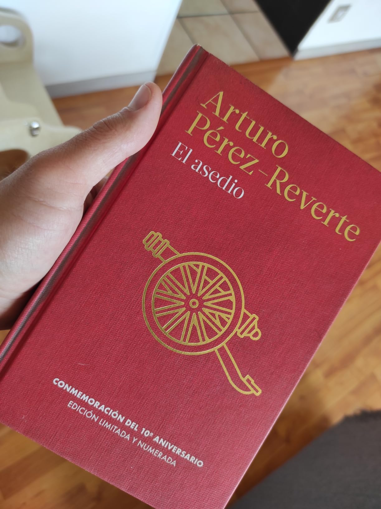 El asedio (Hispánica) : Pérez-Reverte, Arturo: Amazon.es: Libros