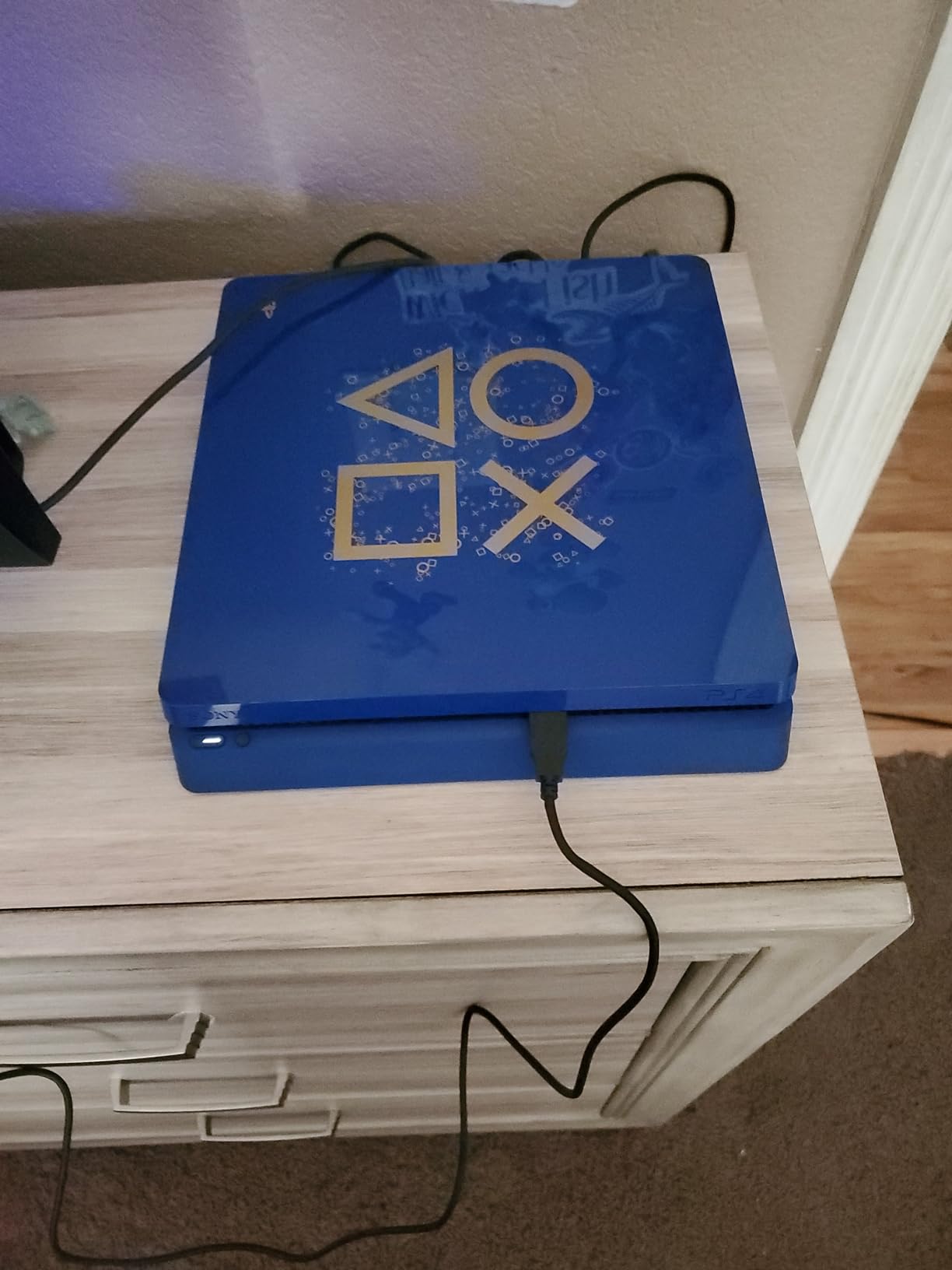 Amazon.com: PlayStation 4 Slim 1TB Limited Edition Console - Days of ...