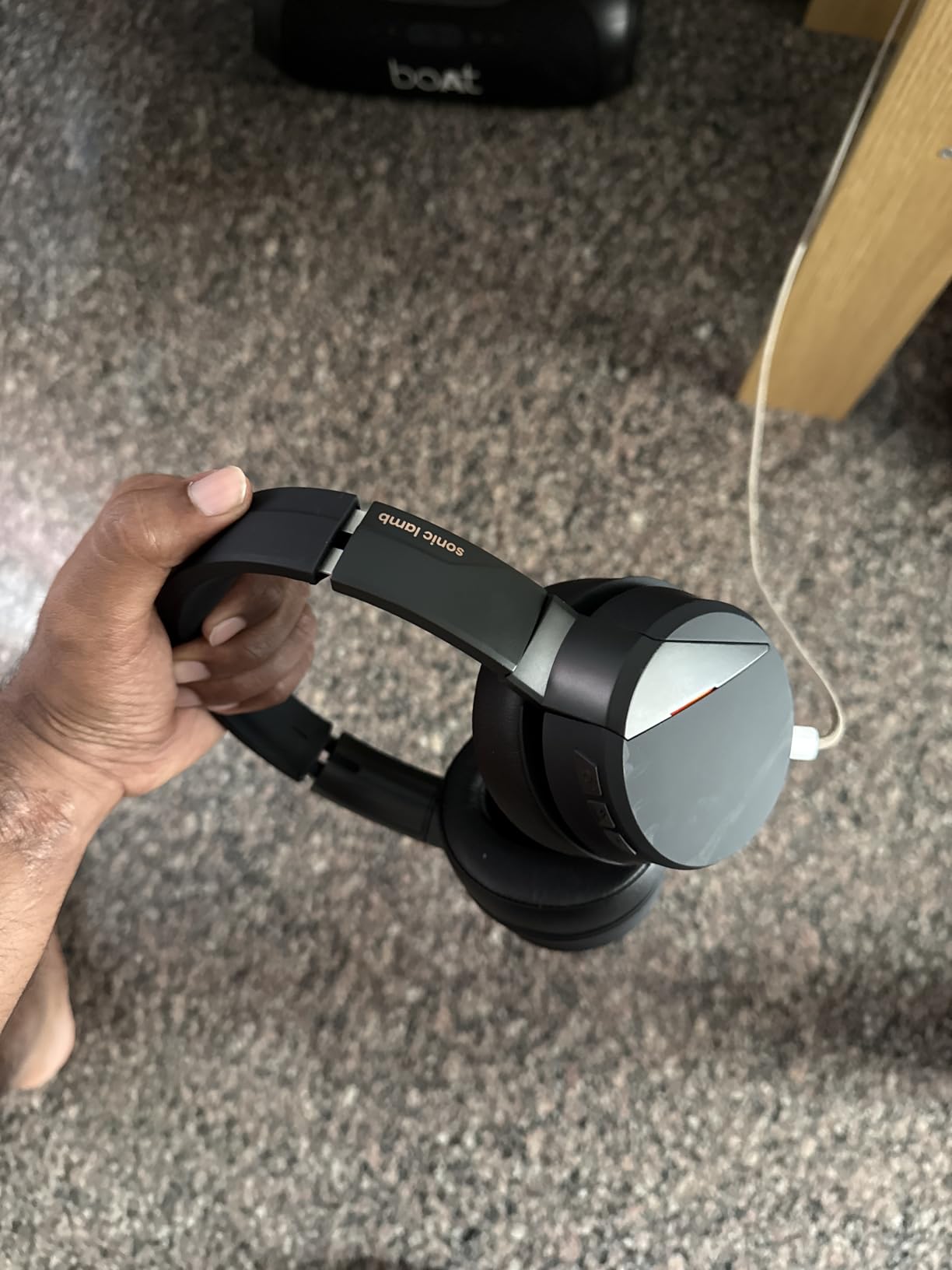 Sonic Lamb Headphones with Built-in Subwoofers to FEEEEL Your Music ...