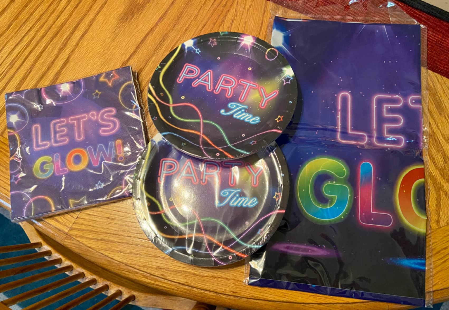 Amazon.com: Glow Party Supplies Neon Party Plates Napkins Tablecloths ...