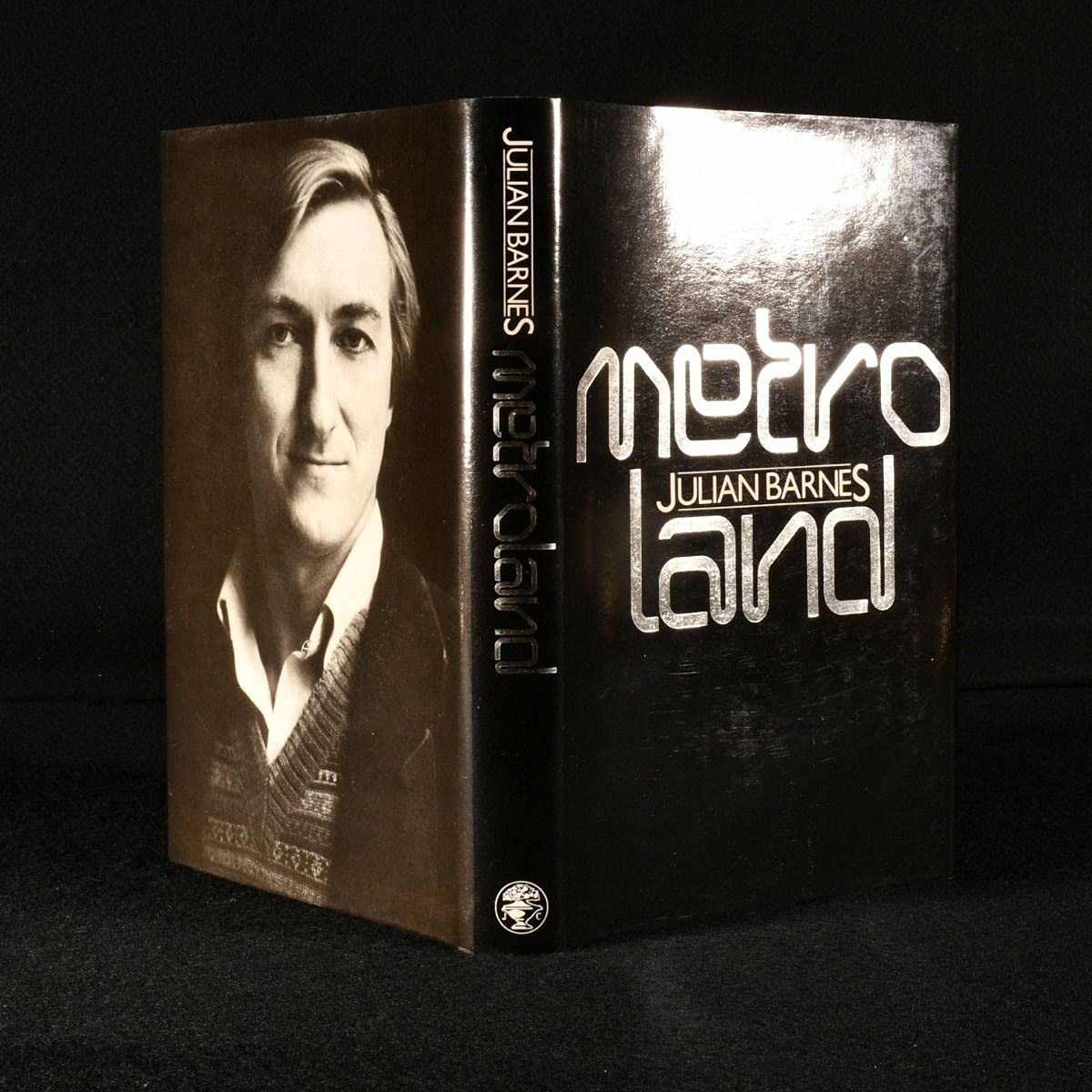 Metroland: Barnes, Julian: 9780224017626: Amazon.com: Books