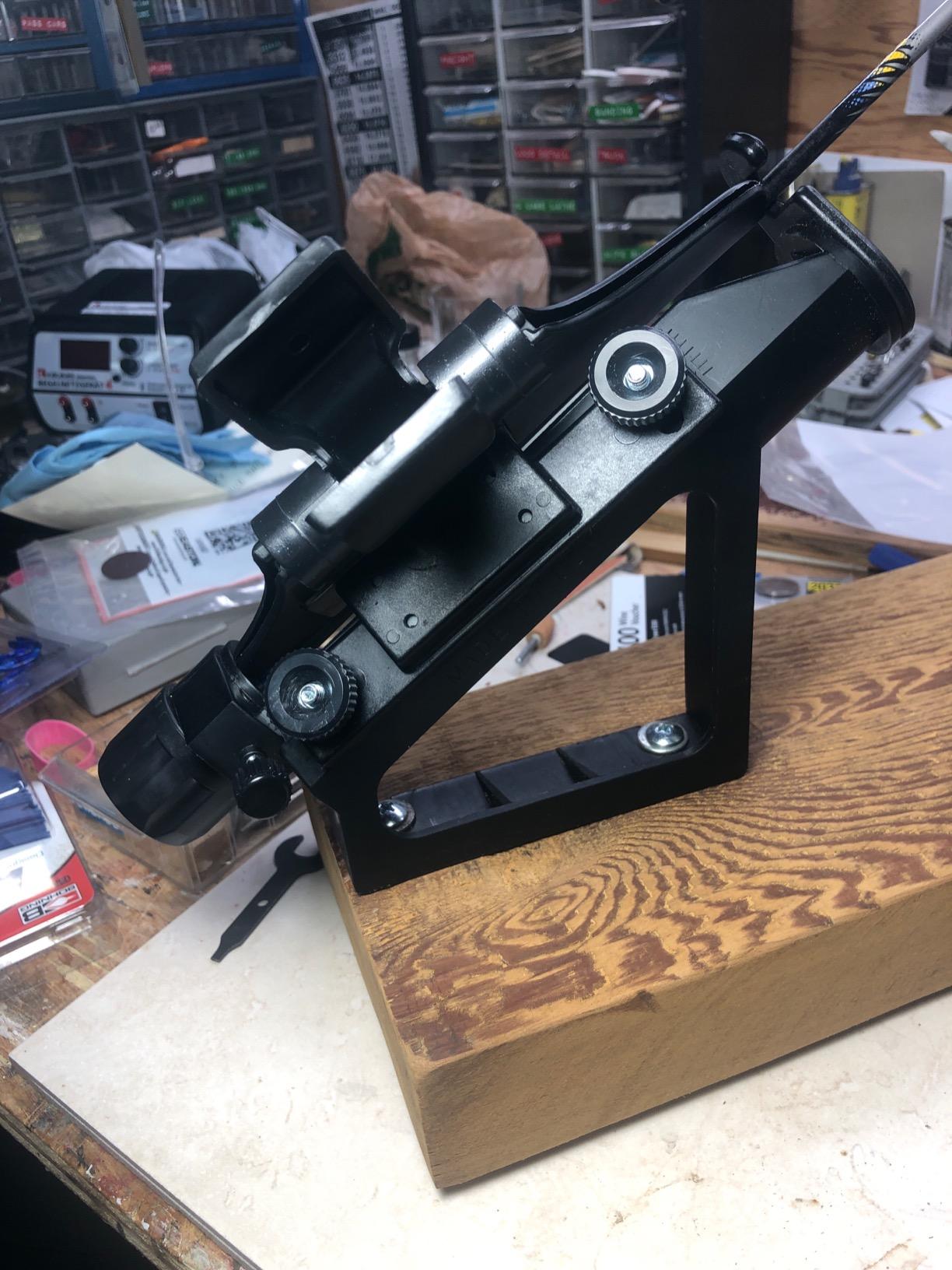 Amazon.com : Grayling Fletching Jig w/Straight Clamp : Hunting Arrows ...