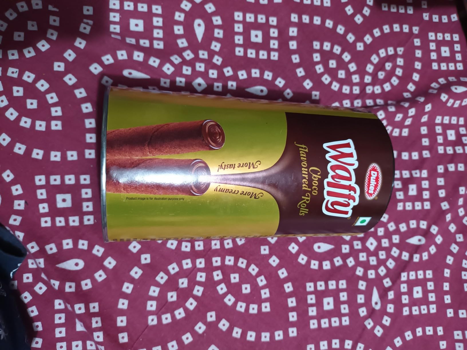 Dukes Waffy Chocolate flavoured rolls (300g) : Amazon.in: Grocery ...