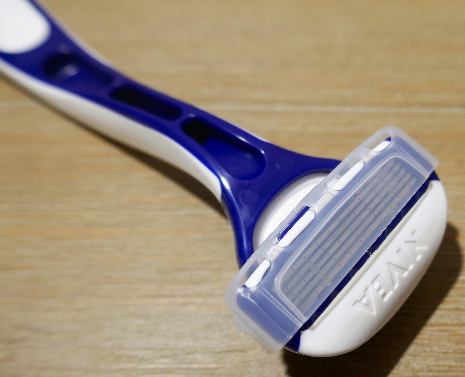 Nivea Premium Smooth Shave Disposable Razor, 3/Pack – 3 Pack : Amazon ...