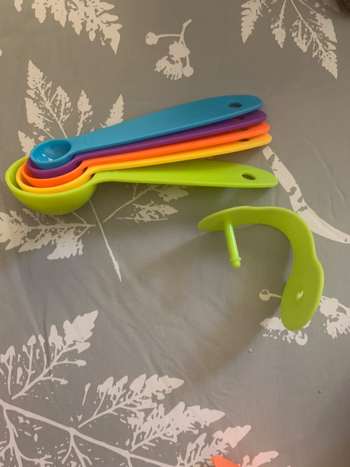 Amazon.com: Kalsreui Measuring Cups and Spoons Set, Plastic Measuring ...