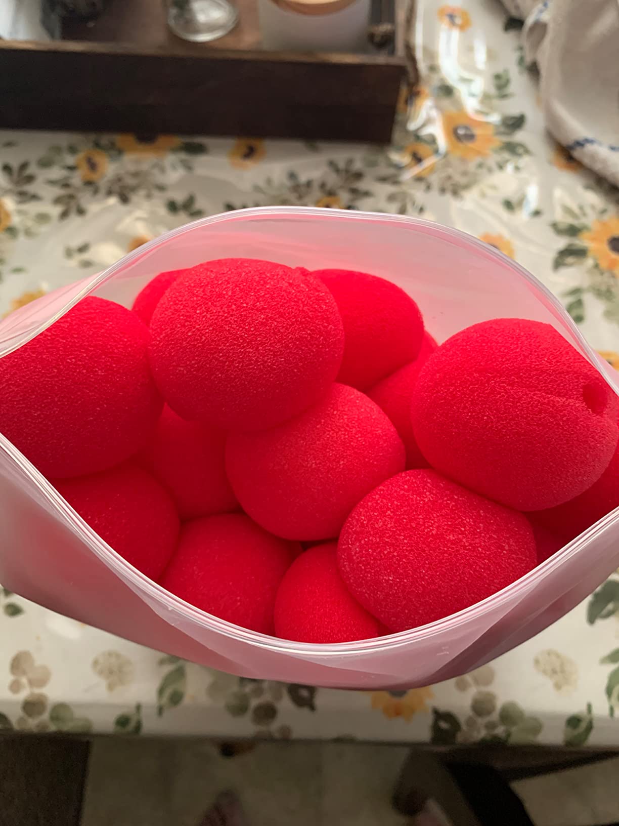 Amazon.com: Yansanido 50 Pcs 2 Inch Red Foam Clown Noses Ball with a ...