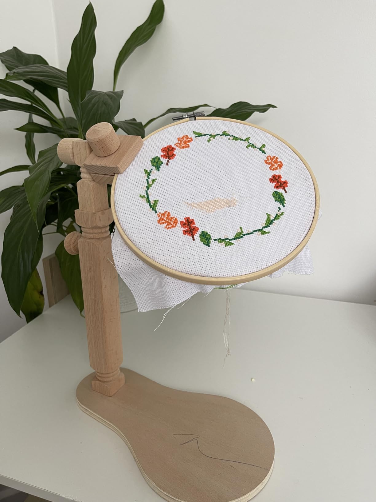 Embroidery Frames and Stands, Adjustable Embroidery Hoop Holder Stand ...