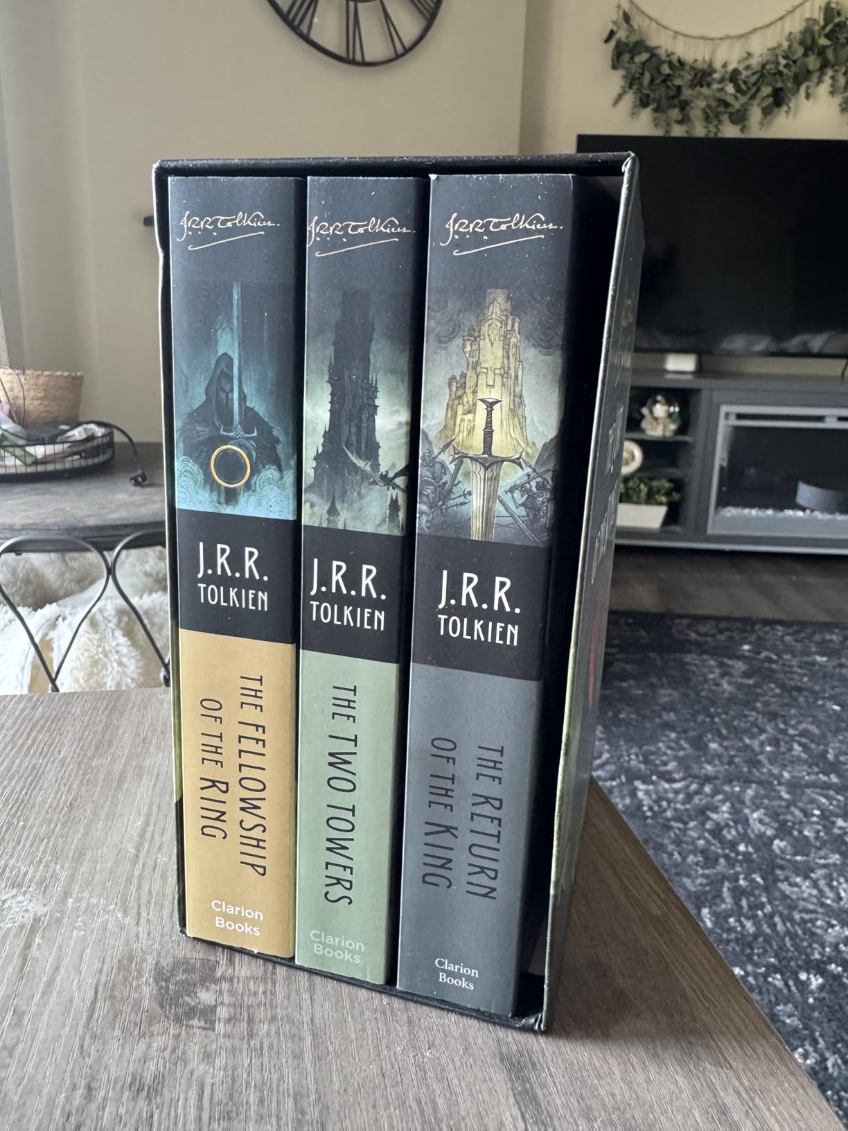 Amazon.com: The Lord of the Rings Box Set: The Fellowship of the Ring ...