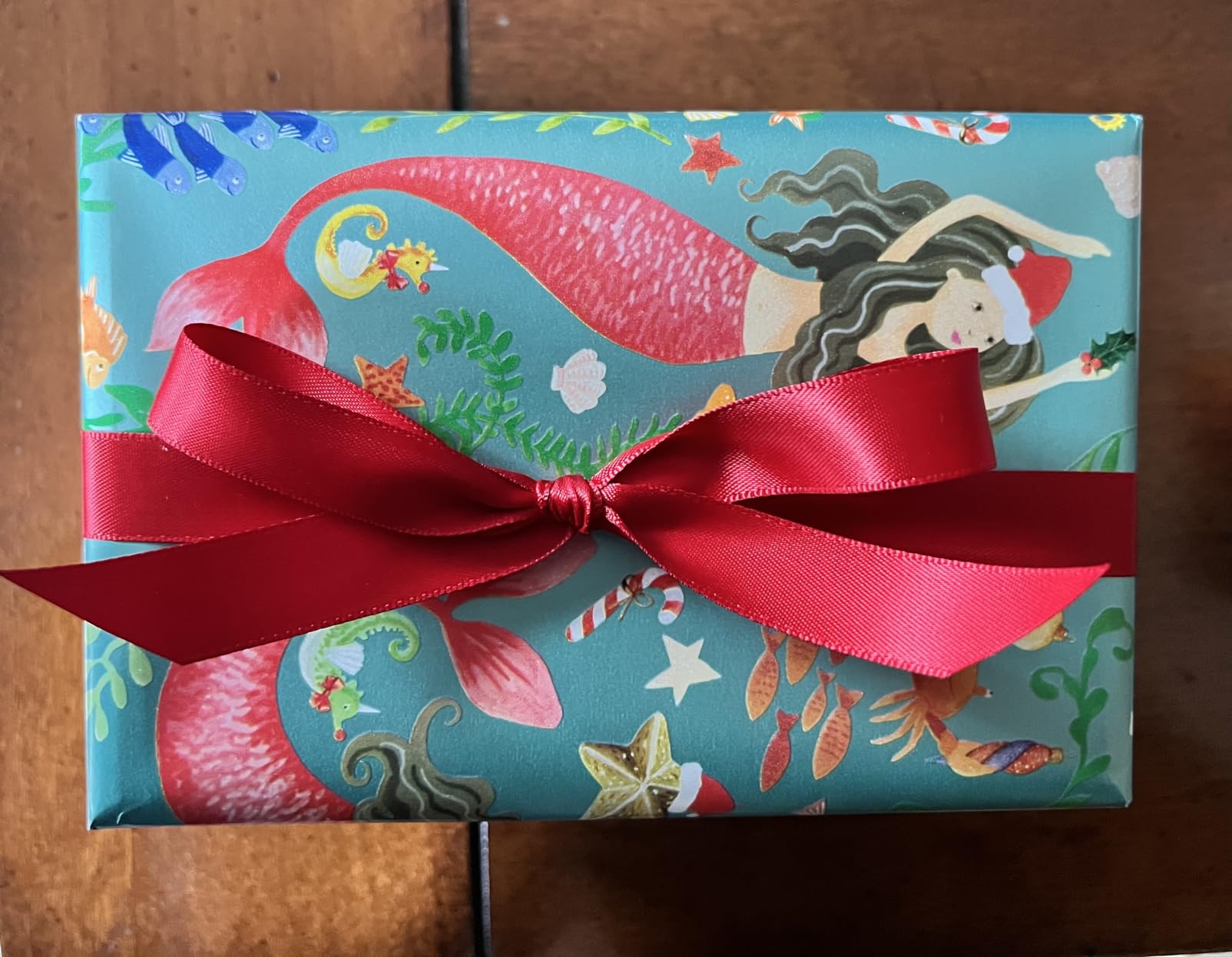 Amazon.com: Merry Mermaids Holiday Wrapping Paper Roll - 24" x 15 ...