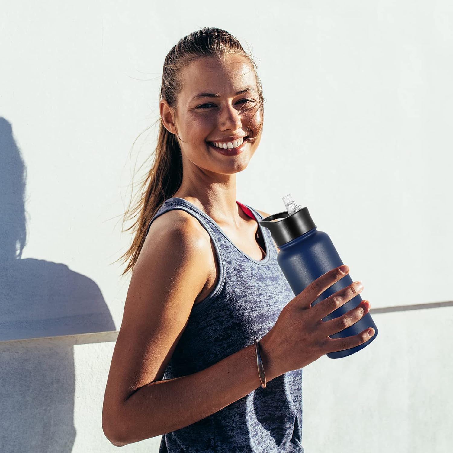 Paquete de 4 botellas de agua aisladas de 32 onzas, botellas de agua ...