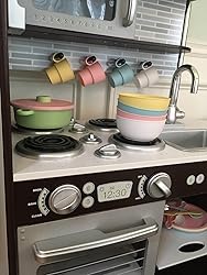 Amazon.com: KidKraft 27-Piece Pastel Cookware Set, Plastic Dishes and ...