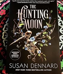 Amazon.com: The Hunting Moon (Luminaries, 2): 9781250194145: Dennard ...