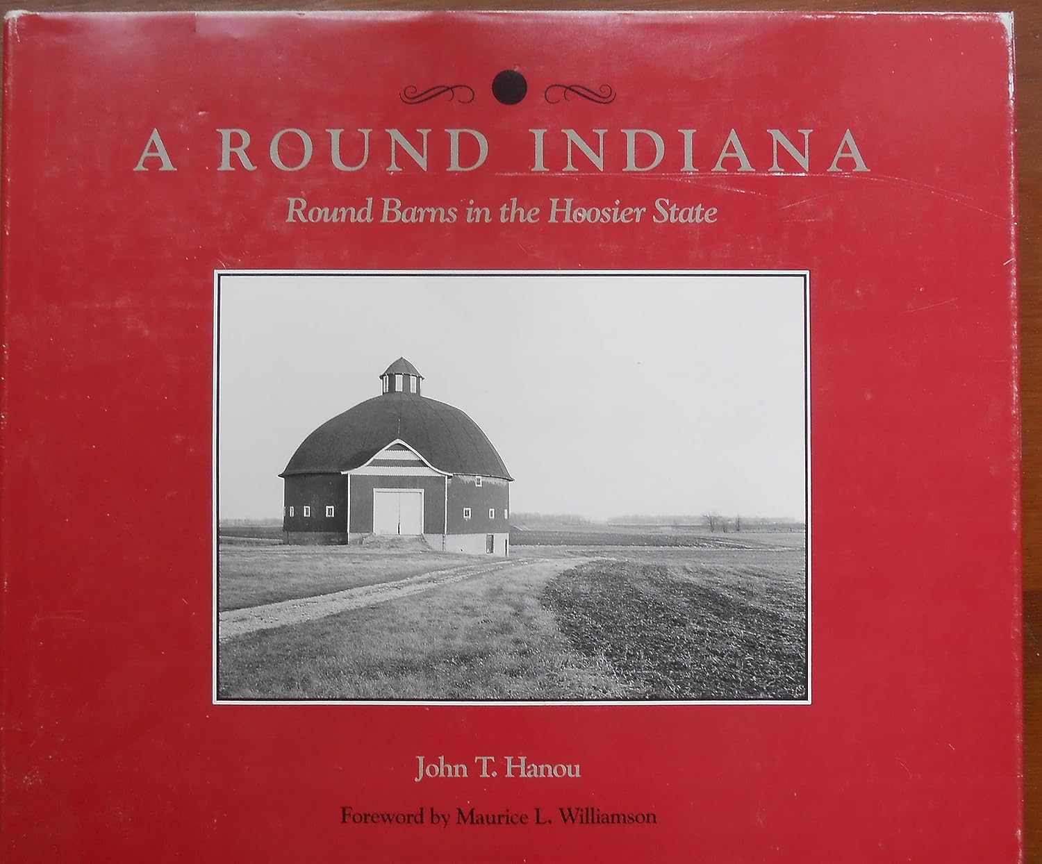 Round Indiana: Round Barns in the Hoosier State: Hanou, John T ...