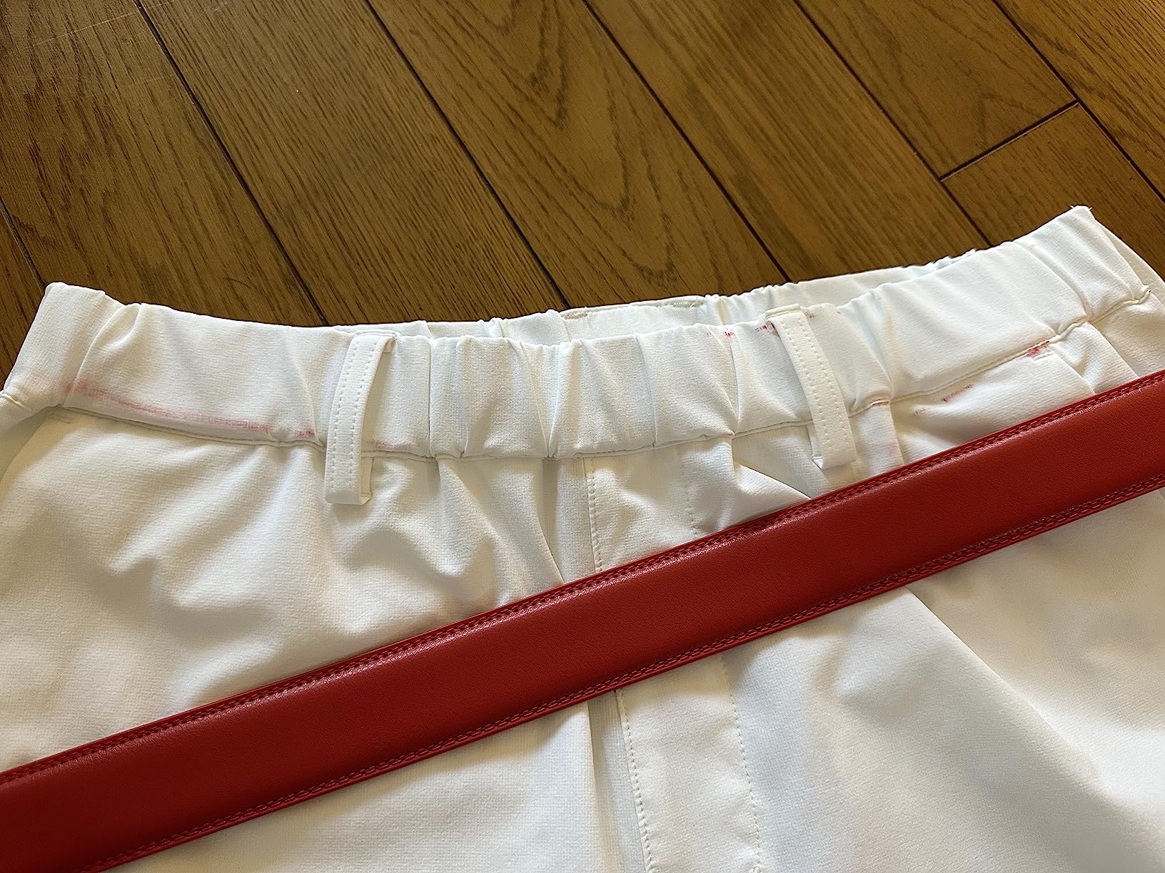 Amazon | [FleurUneffe] 銀G 帯カット可能 サイズ調整自由 穴無し オートロック ベルト メンズ 本革 おしゃれ カジュアル 紳士 ビジネス ゴルフ 白 ホワイト 赤 ...