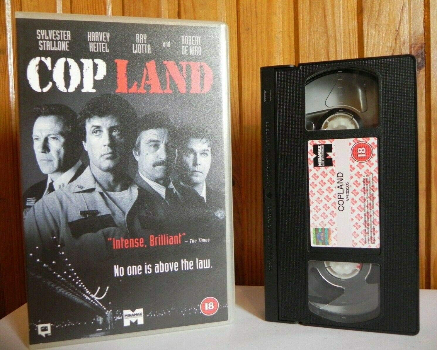 Cop Land [VHS] : Sylvester Stallone, Harvey Keitel, Ray Liotta, Robert De Niro, Peter Berg ...