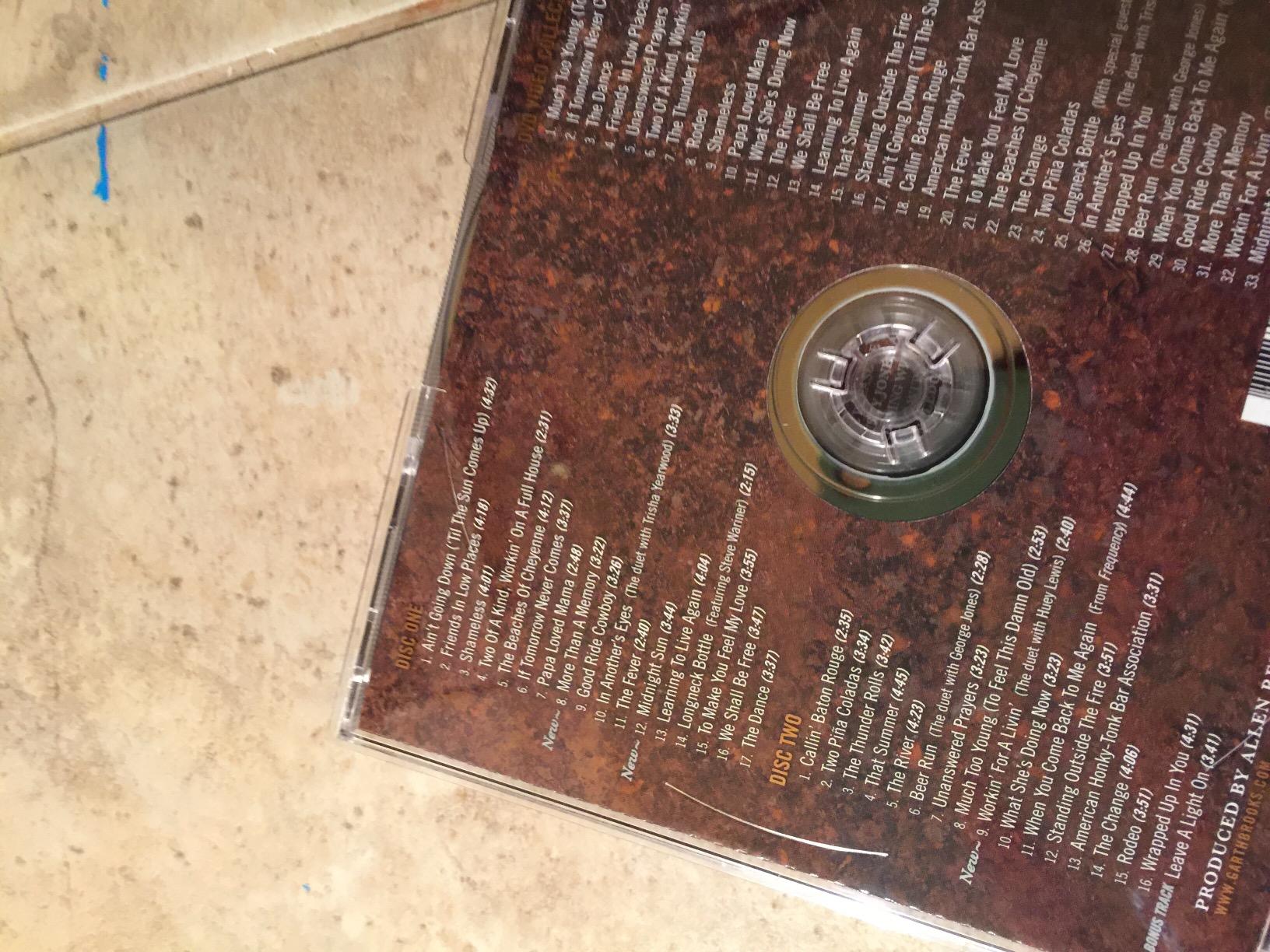 Amazon.com: Garth Brooks: The Ultimate Hits: CDs & Vinyl