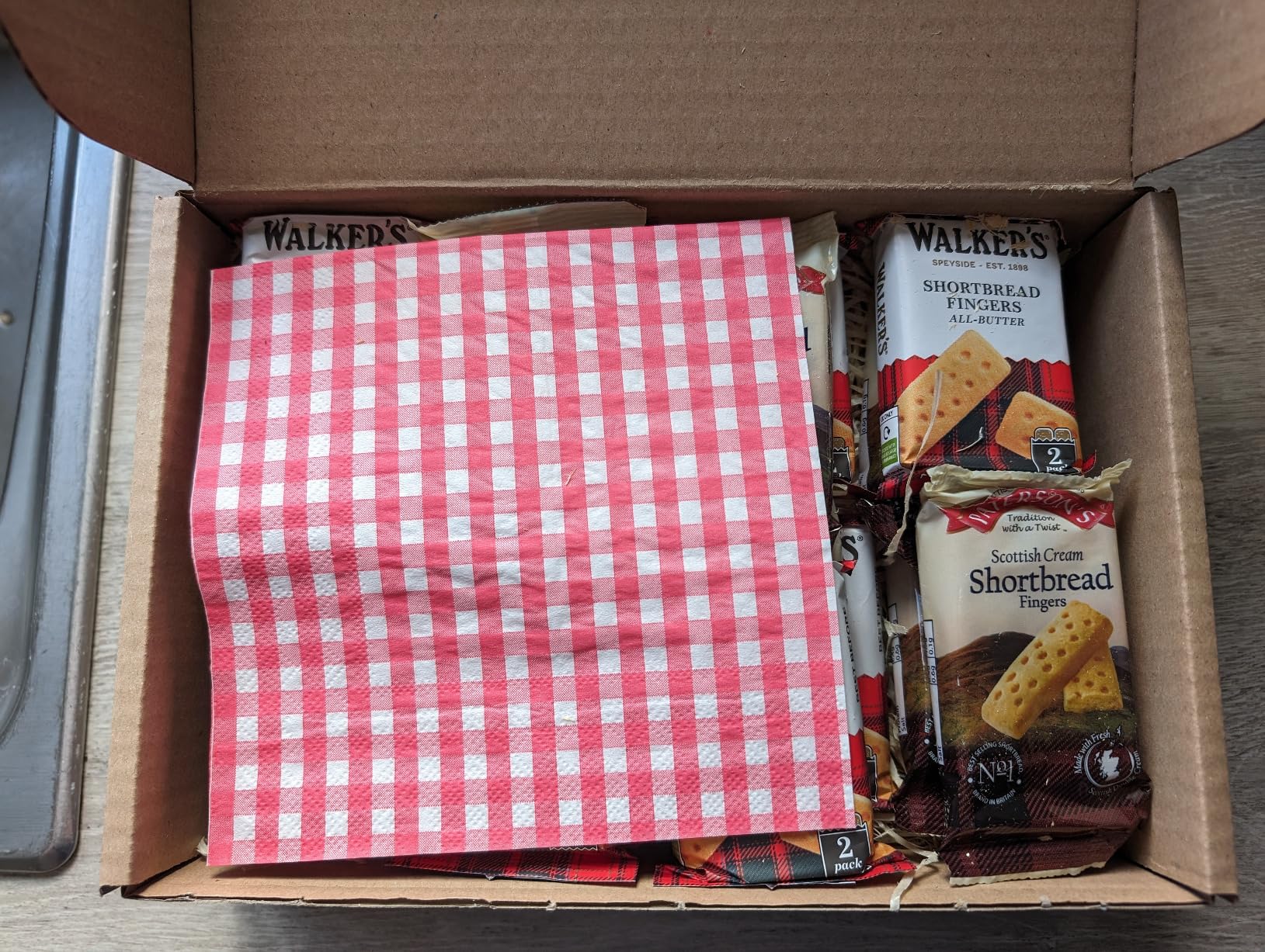 Shortbread Biscuits Gift Box with 18 Packs of Shortbread Fingers (36 ...