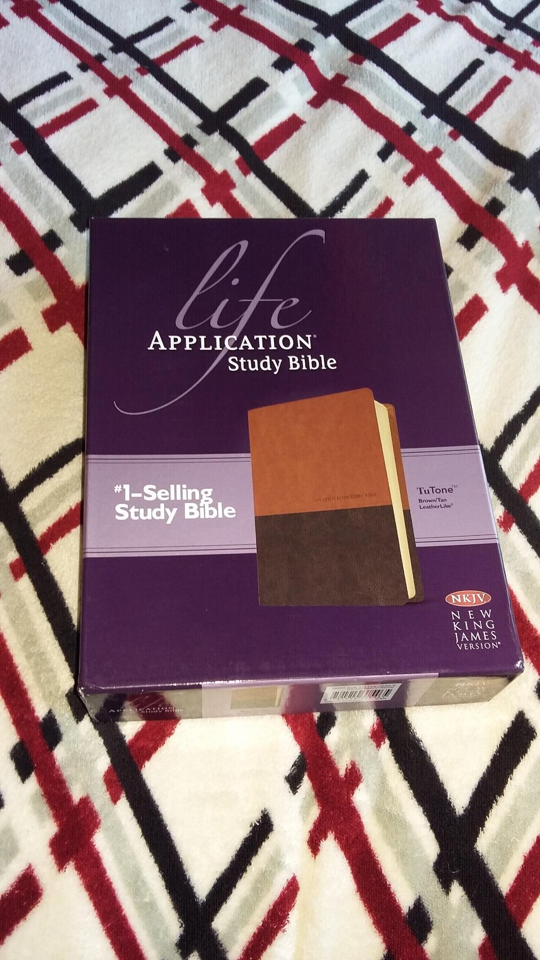 Life Application Study Bible NKJV: Tyndale: 9780842340410: Amazon.com ...