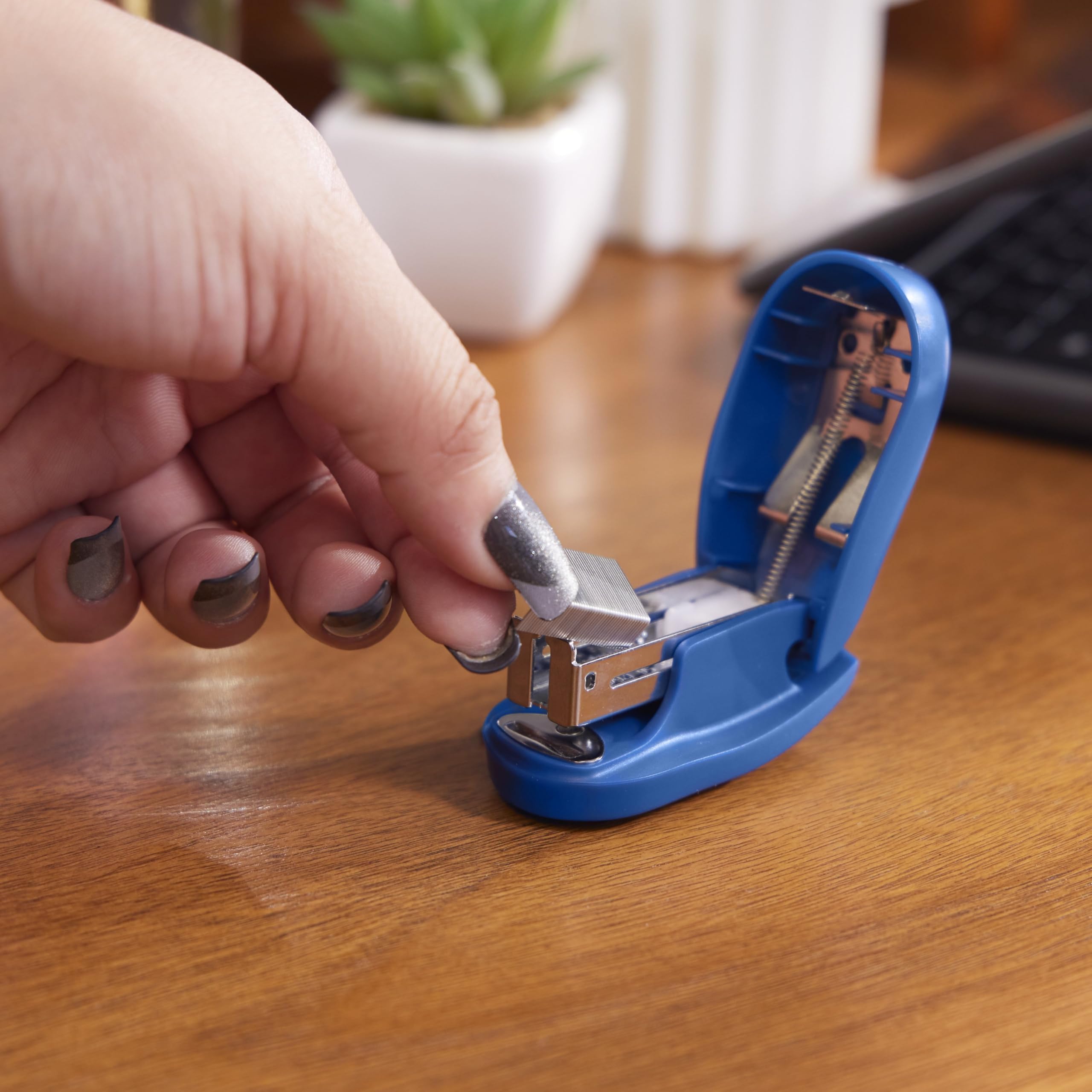 Snapklik.com : Swingline Mini Stapler, 12 Sheet Capacity, Includes ...