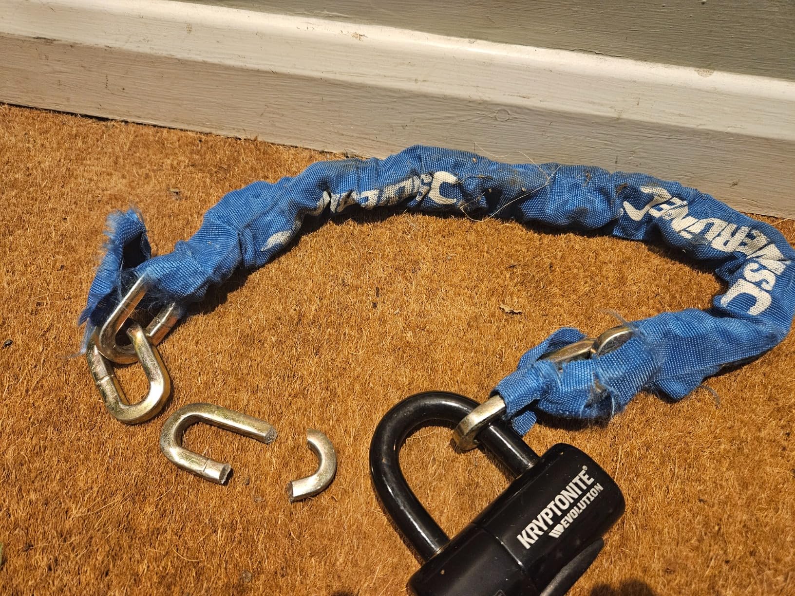 Silverline 580457 Sleeved High-Security Chain 600 mm , Yellow : Amazon ...