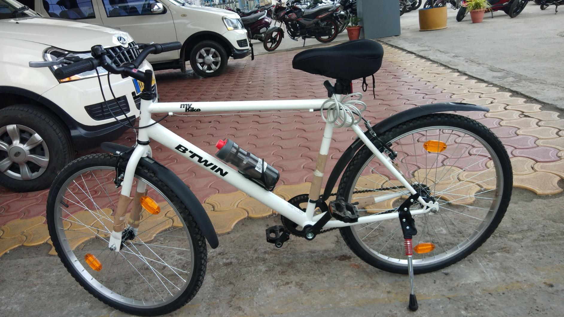 Btwin 85034B Mens 26T Hybrid Bike , 20 Inches Steel Frame - White ...